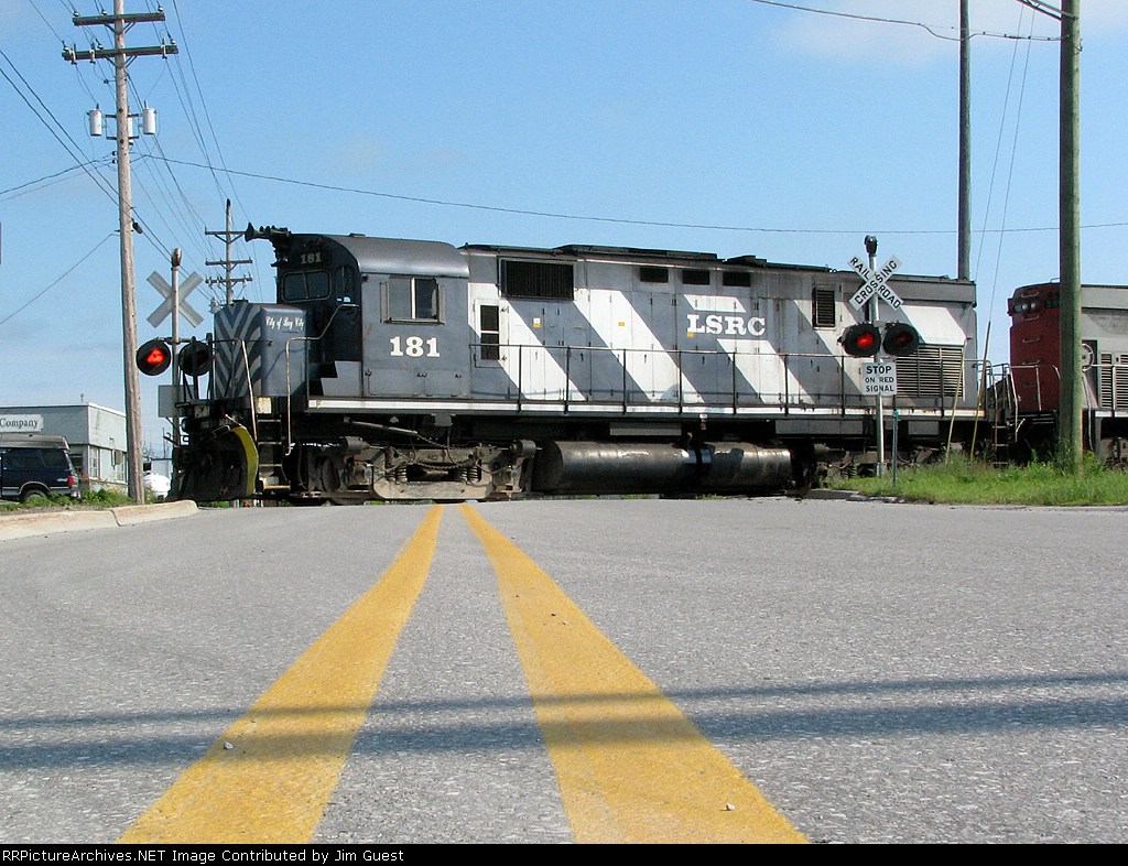 LSRC 181 pulls across Long Lake Ave